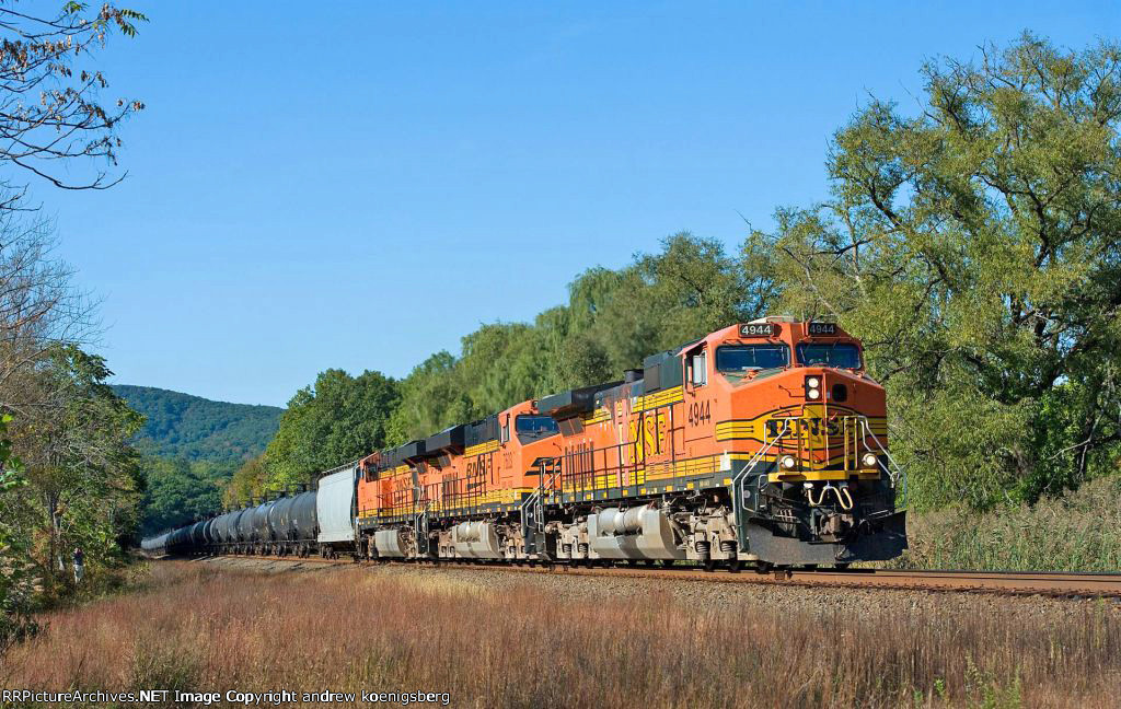 BNSF GE C-44-9W 4944
